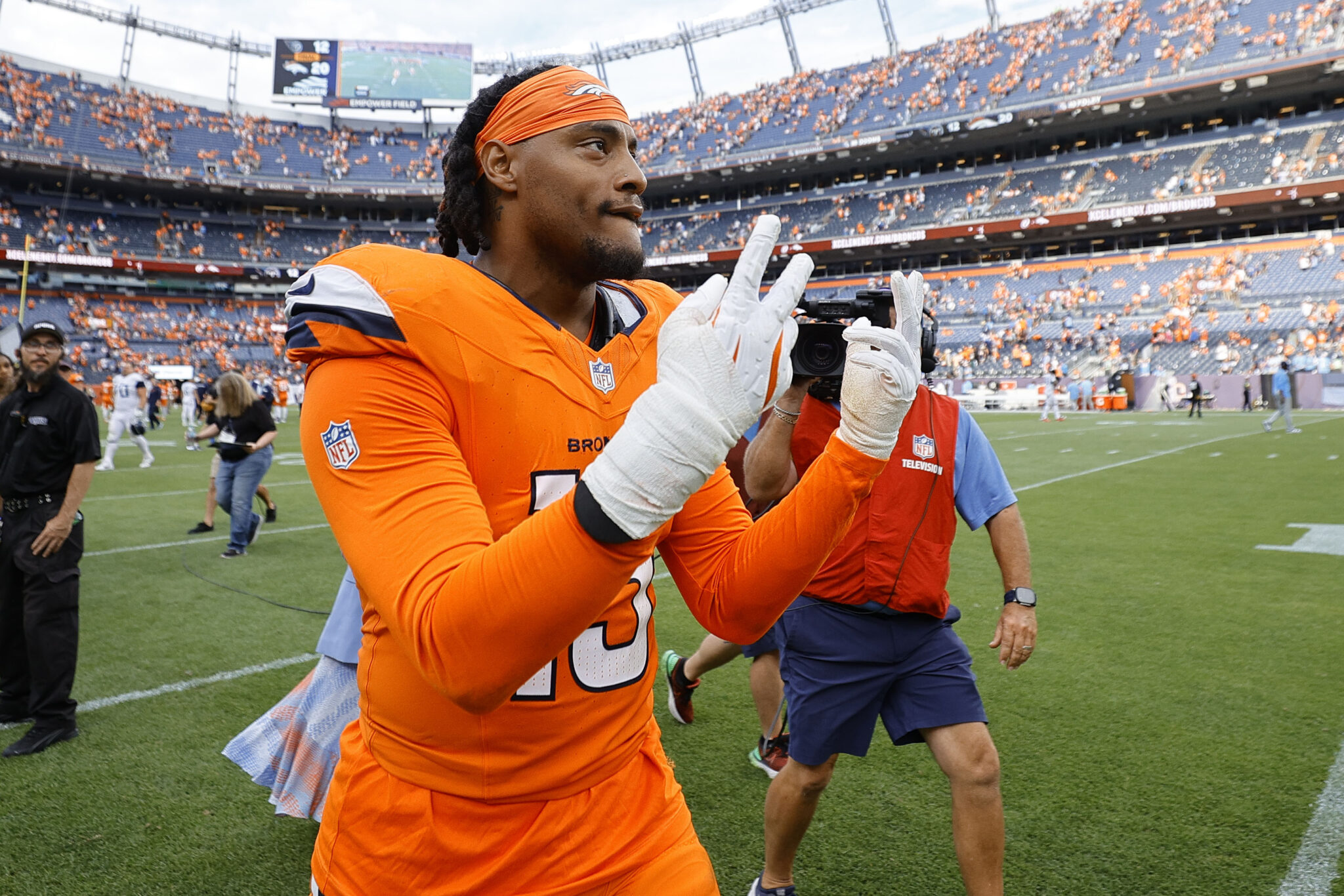 Ranking the Top 10 Best NFL Edge Rushers of 2025 - Football Analysis