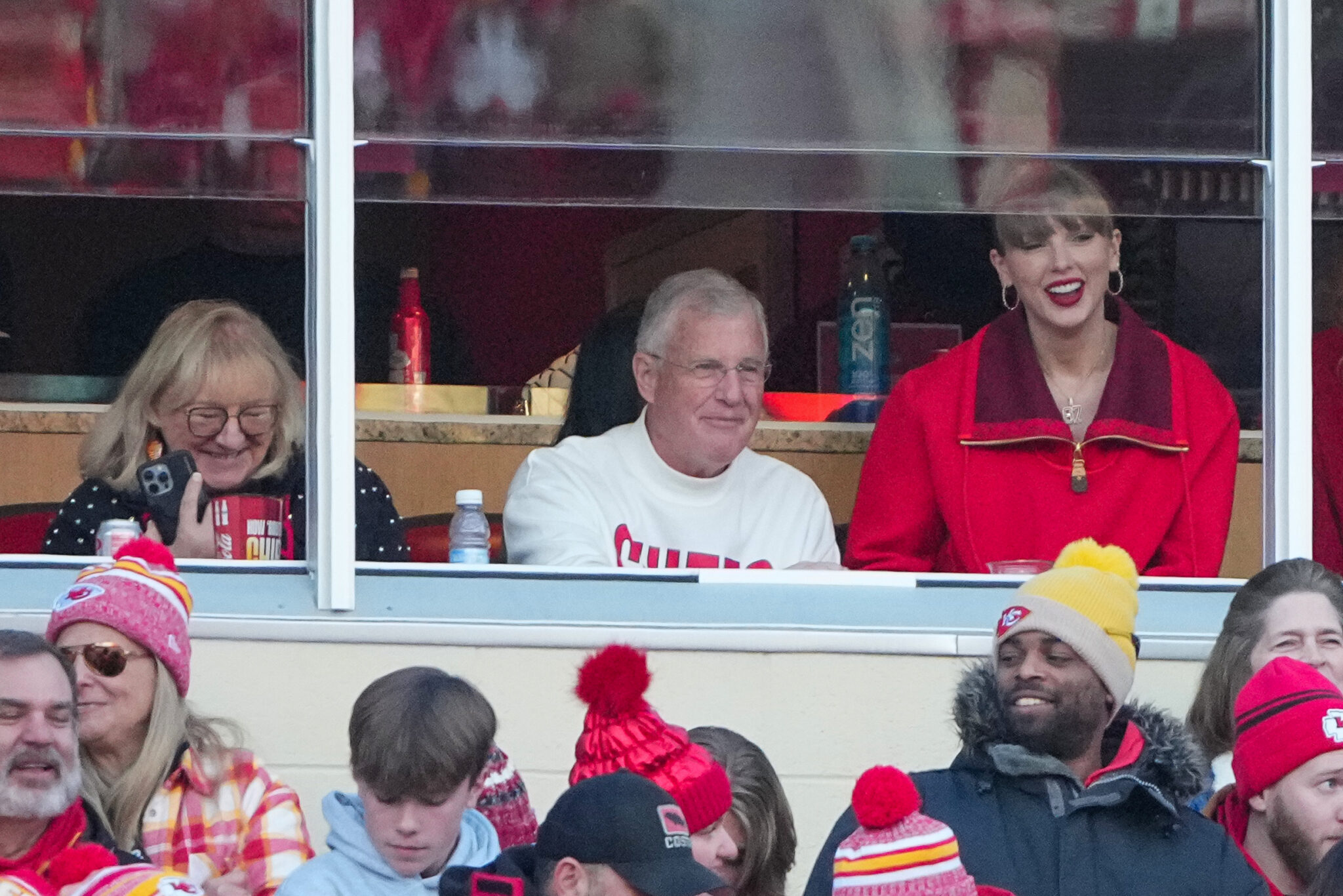 Taylor Swift Calls Kelce 'What I'd Been Writing Songs About' - Football ...